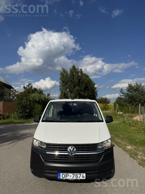 White Volkswagen Transporter 2021 in Riga, with an engine capacity of 2.00 L and mileage of 352 thousand km for 13700 €, photo 2 on AUTOMOTO.COM.LV