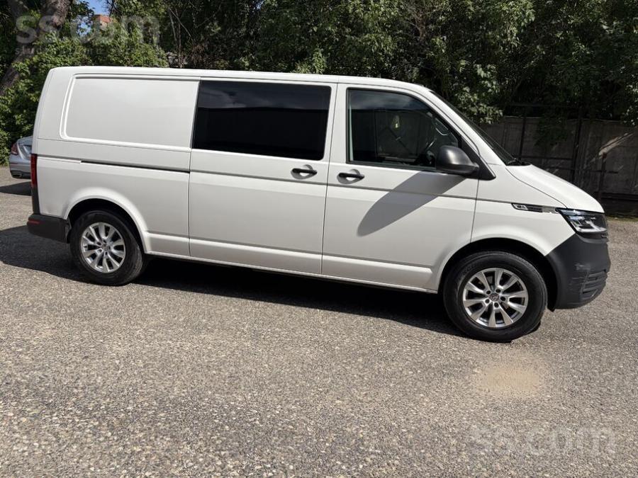 White Volkswagen Transporter 2021 in Riga, with an engine capacity of 2.00 L and mileage of 220 thousand km for 20900 €, photo 7 on AUTOMOTO.COM.LV