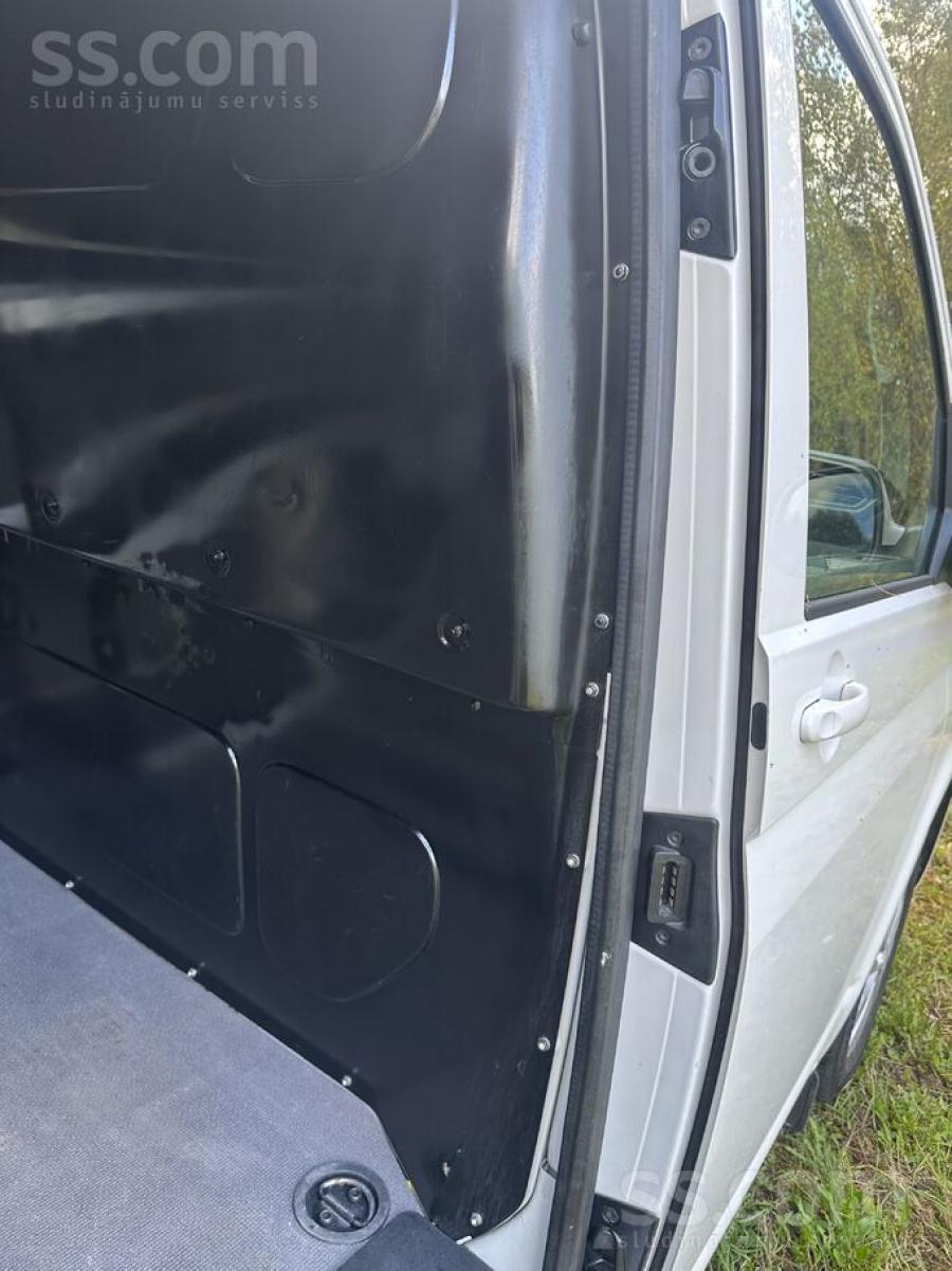 Balts Volkswagen Transporter 2021 Tallina, ar dzinēja tilpumu 2.00 L un nobraukumu 148 tūkst. km par 25800 €, foto 29 vietnē AUTOMOTO.COM.LV