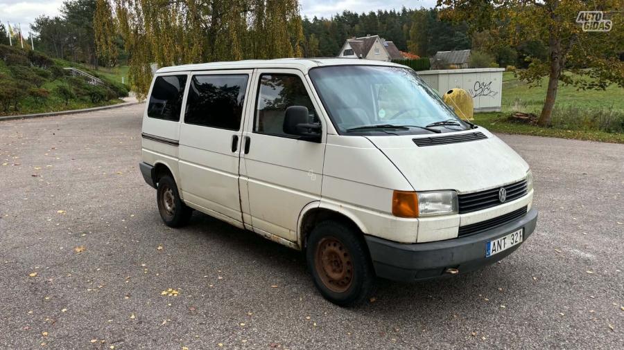 White Volkswagen Transporter 1991 in Moletai, with an engine capacity of 2.40 L and mileage of 308 thousand km for 900 €, photo 3 on AUTOMOTO.COM.LV