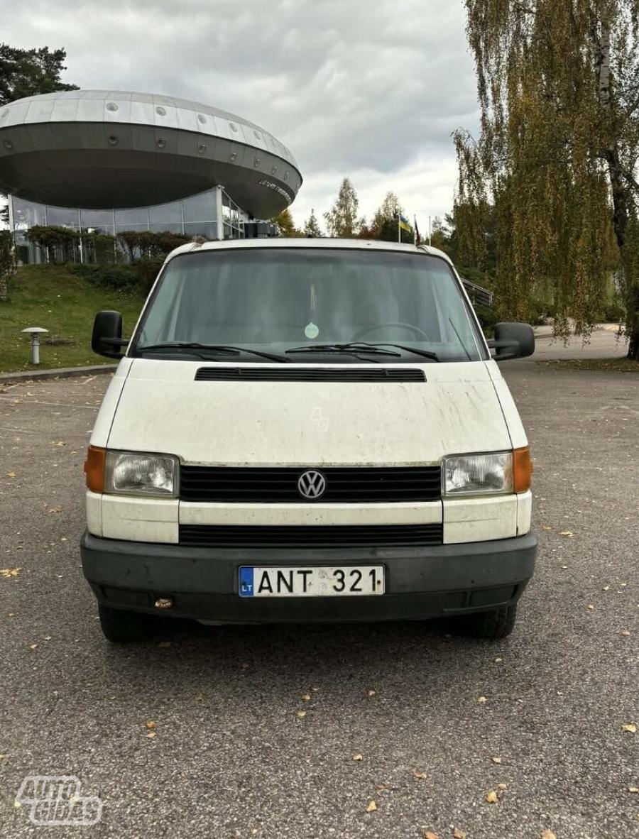 White Volkswagen Transporter 1991 in Moletai, with an engine capacity of 2.40 L and mileage of 308 thousand km for 900 €, photo 4 on AUTOMOTO.COM.LV