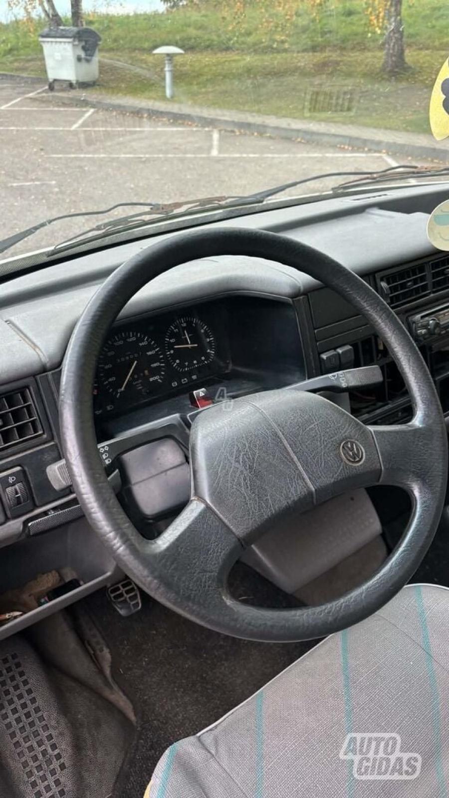 White Volkswagen Transporter 1991 in Moletai, with an engine capacity of 2.40 L and mileage of 308 thousand km for 900 €, photo 7 on AUTOMOTO.COM.LV