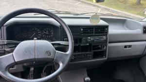 White Volkswagen Transporter 1991 in Moletai, with an engine capacity of 2.40 L and mileage of 308 thousand km for 900 €, photo 8 on AUTOMOTO.COM.LV