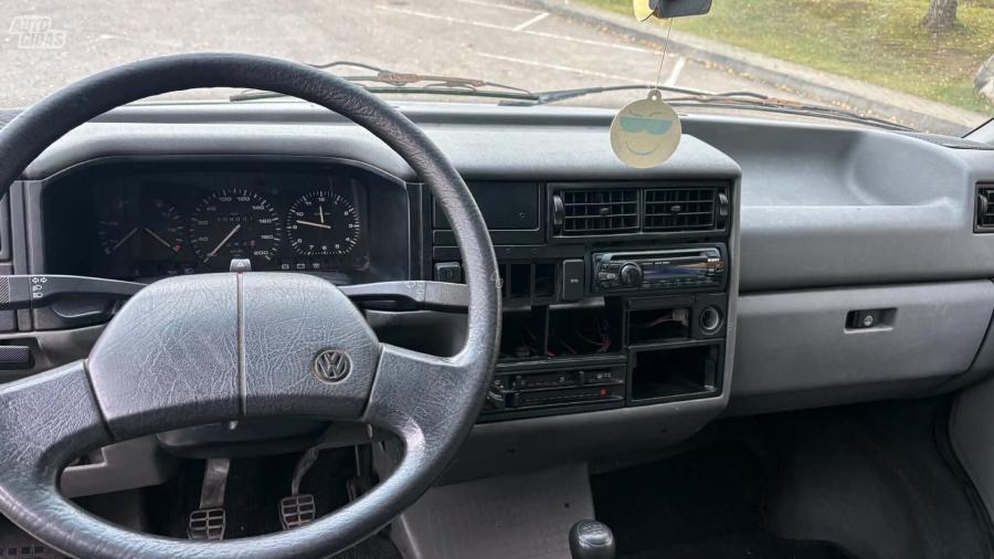 White Volkswagen Transporter 1991 in Moletai, with an engine capacity of 2.40 L and mileage of 308 thousand km for 900 €, photo 8 on AUTOMOTO.COM.LV