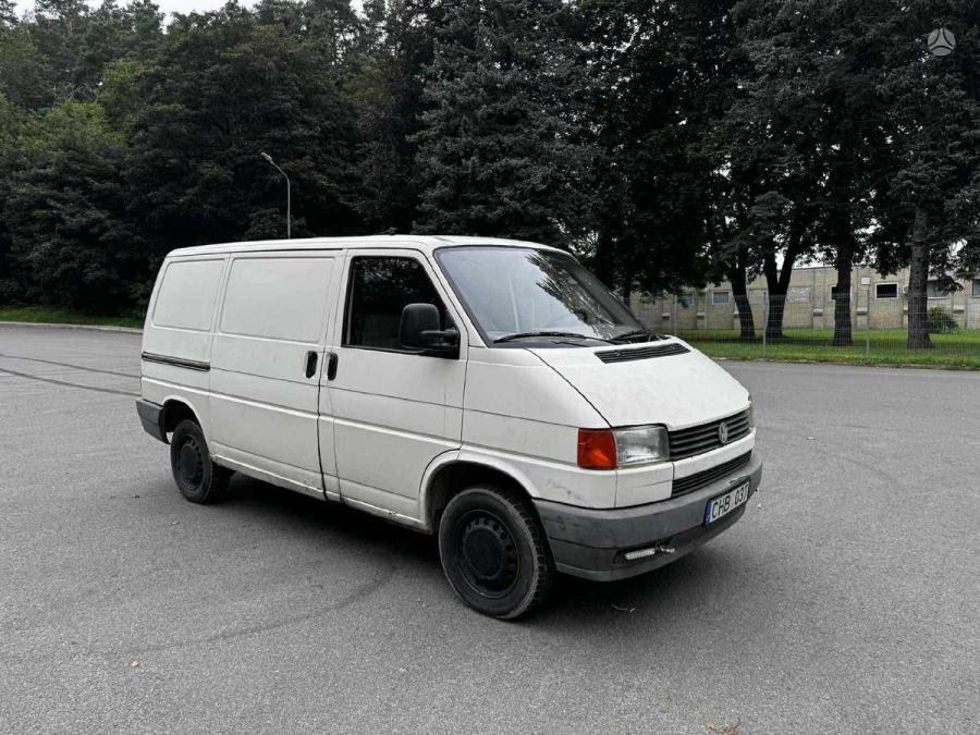 White Volkswagen Transporter 1994 in Vilnius, with an engine capacity of 1.90 L and mileage of 451 thousand km for 1050 €, photo 2 on AUTOMOTO.COM.LV
