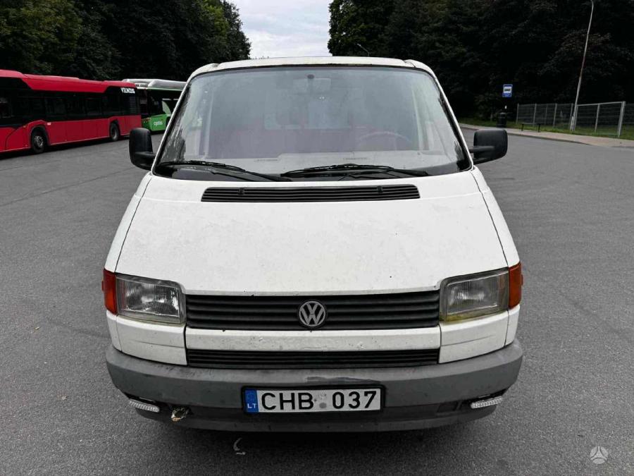 White Volkswagen Transporter 1994 in Vilnius, with an engine capacity of 1.90 L and mileage of 451 thousand km for 1050 €, photo 3 on AUTOMOTO.COM.LV