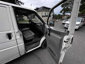 White Volkswagen Transporter 1994 in Vilnius, with an engine capacity of 1.90 L and mileage of 451 thousand km for 1050 €, photo 8 on AUTOMOTO.COM.LV