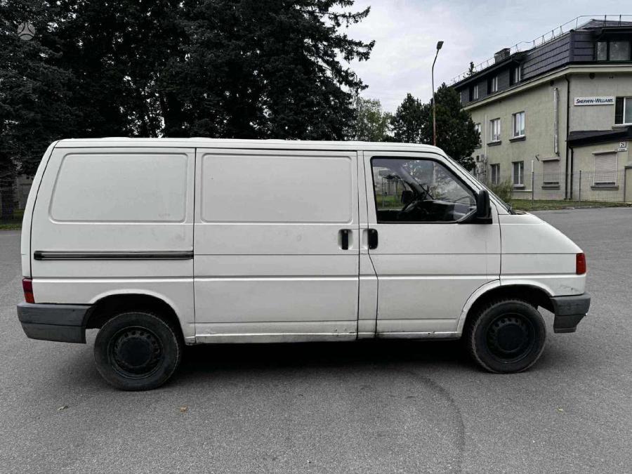 White Volkswagen Transporter 1994 in Vilnius, with an engine capacity of 1.90 L and mileage of 451 thousand km for 1050 €, photo 10 on AUTOMOTO.COM.LV
