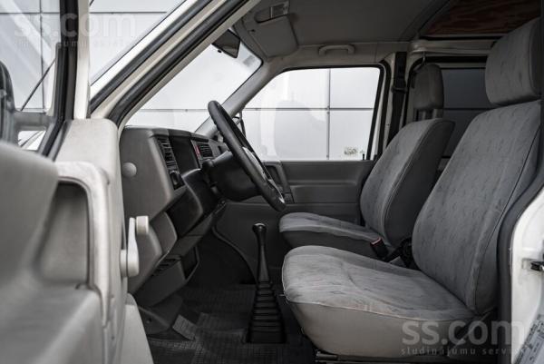 White Volkswagen Transporter 1998 in Riga, with an engine capacity of 2.50 L and mileage of 379 thousand km for 5750 €, photo 8 on AUTOMOTO.COM.LV