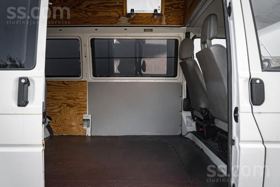White Volkswagen Transporter 1998 in Riga, with an engine capacity of 2.50 L and mileage of 379 thousand km for 5750 €, photo 10 on AUTOMOTO.COM.LV