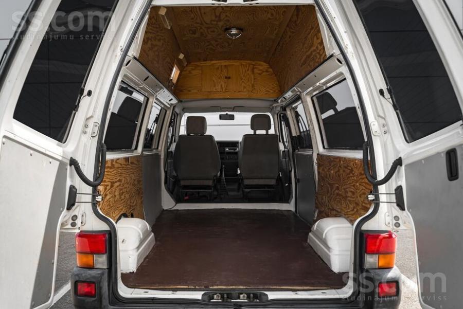 White Volkswagen Transporter 1998 in Riga, with an engine capacity of 2.50 L and mileage of 379 thousand km for 5750 €, photo 12 on AUTOMOTO.COM.LV