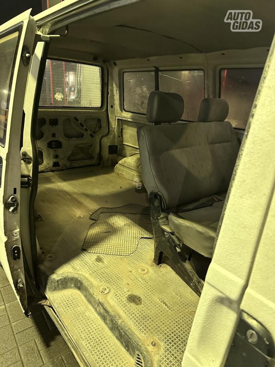 Белый Фольксваген Transporter 1999 в Каунас, объемом двигателя 2.50 л и пробегом 500 тыс. км за 1200 €, фото 5 на AUTOMOTO.COM.LV
