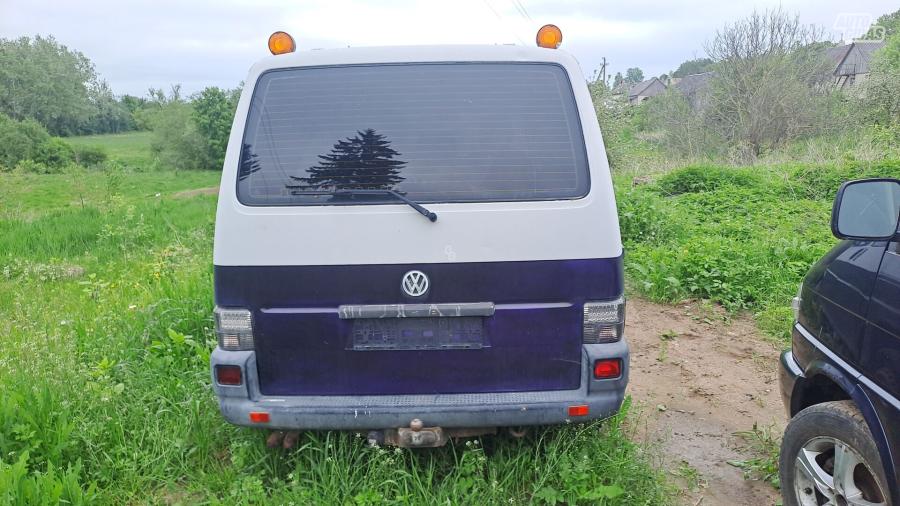 White Volkswagen Transporter 2000 in Vilnius, with an engine capacity of 2.50 L and mileage of 369 thousand km for 2500 €, photo 5 on AUTOMOTO.COM.LV