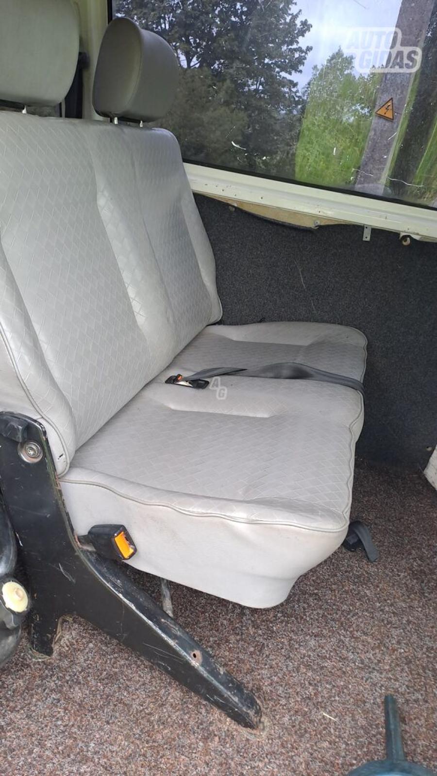 White Volkswagen Transporter 2000 in Vilnius, with an engine capacity of 2.50 L and mileage of 369 thousand km for 2500 €, photo 7 on AUTOMOTO.COM.LV