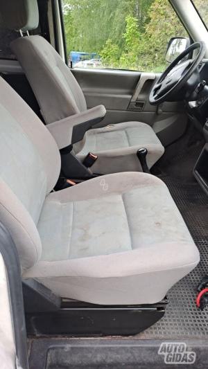 White Volkswagen Transporter 2000 in Vilnius, with an engine capacity of 2.50 L and mileage of 369 thousand km for 2500 €, photo 10 on AUTOMOTO.COM.LV
