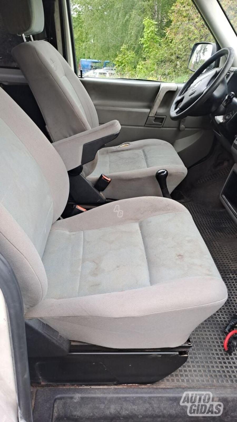 White Volkswagen Transporter 2000 in Vilnius, with an engine capacity of 2.50 L and mileage of 369 thousand km for 2500 €, photo 10 on AUTOMOTO.COM.LV