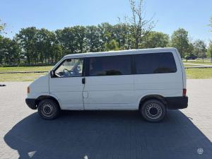 White Volkswagen Transporter 2001 in Kaunas, with an engine capacity of 2.50 L and mileage of 430 thousand km for 2999 €, photo 9 on AUTOMOTO.COM.LV