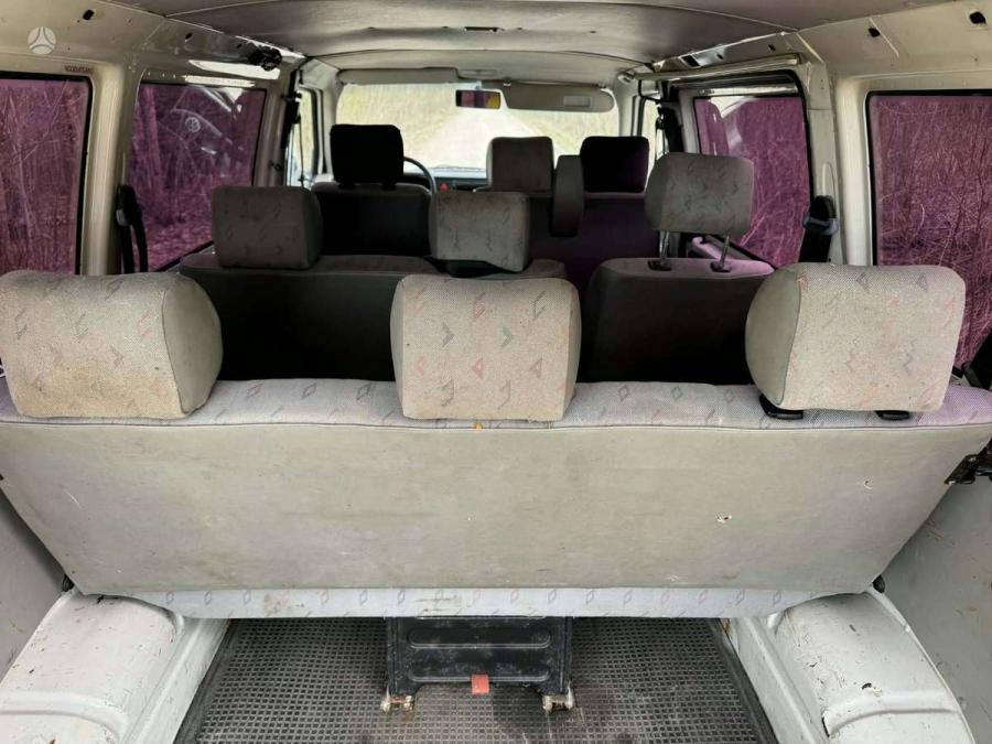 White Volkswagen Transporter 2001 in Kaunas, with an engine capacity of 2.50 L and mileage of 430 thousand km for 2999 €, photo 13 on AUTOMOTO.COM.LV