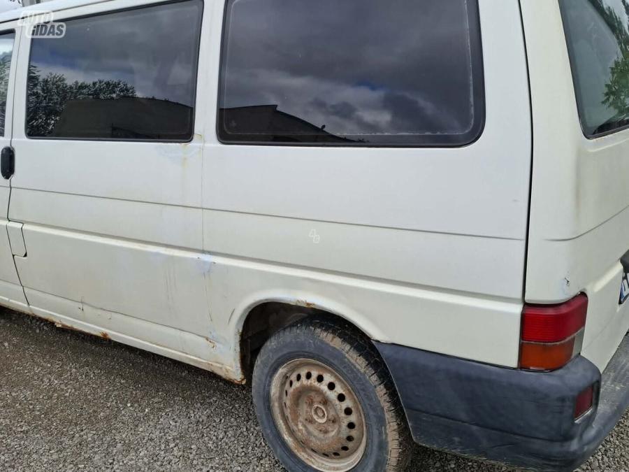 White Volkswagen Transporter 2001 in Pakruojis, with an engine capacity of 1.90 L and mileage of 352 thousand km for 1500 €, photo 4 on AUTOMOTO.COM.LV