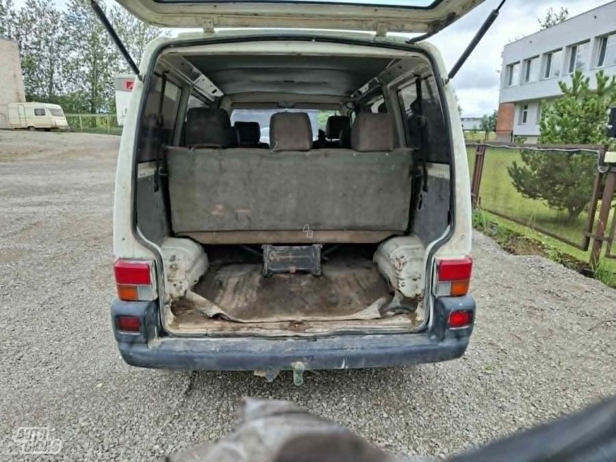 White Volkswagen Transporter 2001 in Pakruojis, with an engine capacity of 1.90 L and mileage of 352 thousand km for 1500 €, photo 5 on AUTOMOTO.COM.LV