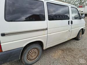 White Volkswagen Transporter 2001 in Pakruojis, with an engine capacity of 1.90 L and mileage of 352 thousand km for 1500 €, photo 6 on AUTOMOTO.COM.LV