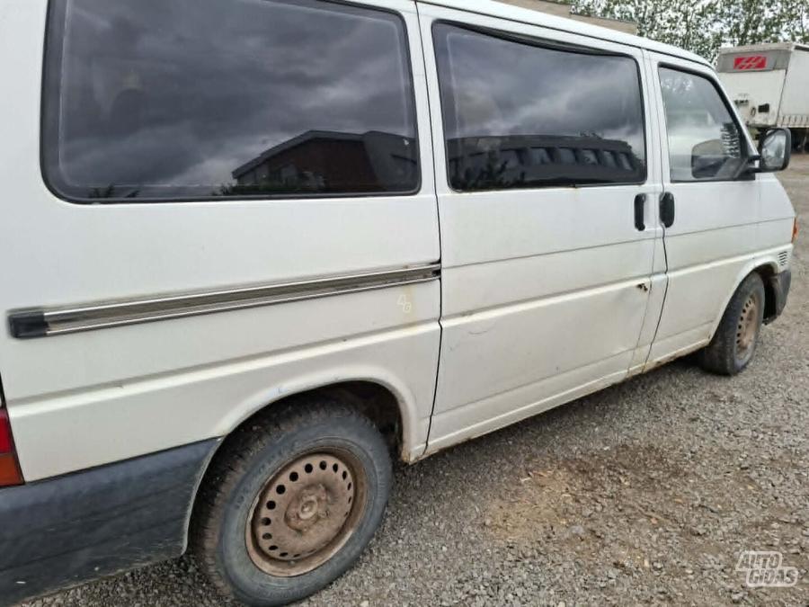 White Volkswagen Transporter 2001 in Pakruojis, with an engine capacity of 1.90 L and mileage of 352 thousand km for 1500 €, photo 6 on AUTOMOTO.COM.LV