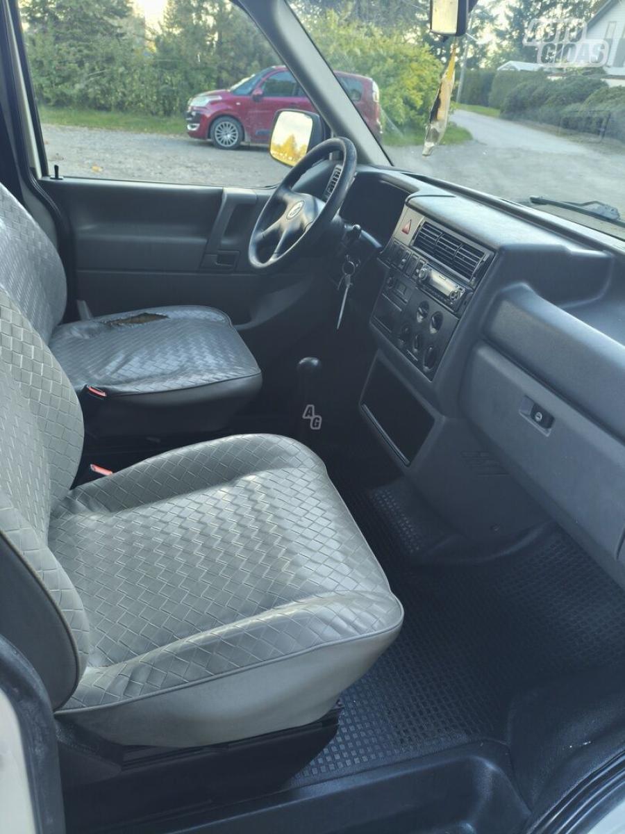 White Volkswagen Transporter 2003 in Joniskis, with an engine capacity of 2.50 L and mileage of 310 thousand km for 3998 €, photo 6 on AUTOMOTO.COM.LV