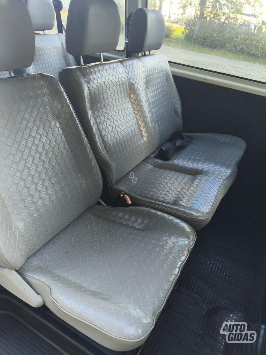 White Volkswagen Transporter 2003 in Joniskis, with an engine capacity of 2.50 L and mileage of 310 thousand km for 3998 €, photo 9 on AUTOMOTO.COM.LV
