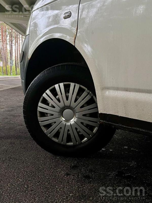 White Volkswagen Transporter 2004 in Jurmala, with an engine capacity of 1.90 L and mileage of 483 thousand km for 3100 €, photo 6 on AUTOMOTO.COM.LV