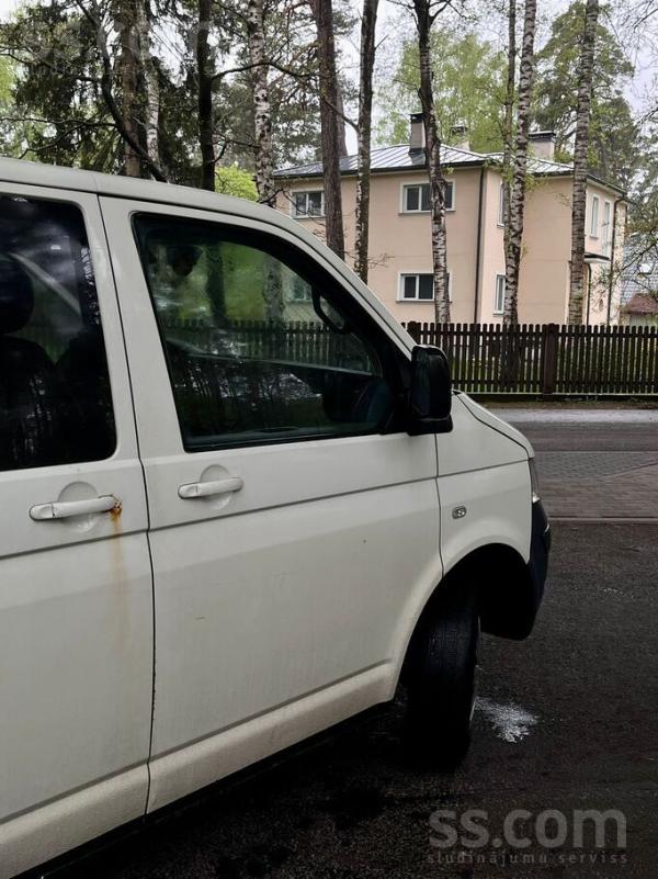 White Volkswagen Transporter 2004 in Jurmala, with an engine capacity of 1.90 L and mileage of 483 thousand km for 3100 €, photo 7 on AUTOMOTO.COM.LV