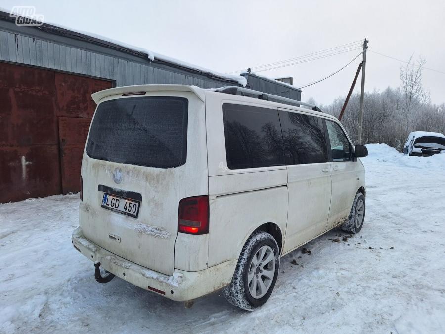 White Volkswagen Transporter 2006 in Ignalina, with an engine capacity of 2.50 L and mileage of 430 thousand km for 4650 €, photo 4 on AUTOMOTO.COM.LV