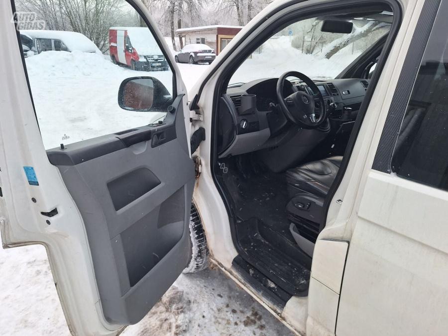 White Volkswagen Transporter 2006 in Ignalina, with an engine capacity of 2.50 L and mileage of 430 thousand km for 4650 €, photo 6 on AUTOMOTO.COM.LV