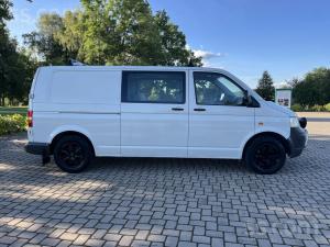 White Volkswagen Transporter 2006 in Cesis, with an engine capacity of 2.50 L and mileage of 361 thousand km for 3950 €, photo 8 on AUTOMOTO.COM.LV