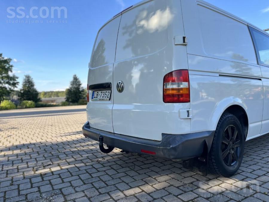 White Volkswagen Transporter 2006 in Cesis, with an engine capacity of 2.50 L and mileage of 361 thousand km for 3950 €, photo 10 on AUTOMOTO.COM.LV