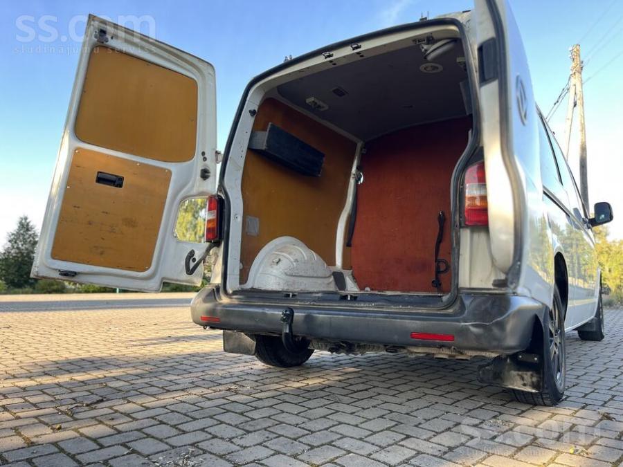 White Volkswagen Transporter 2006 in Cesis, with an engine capacity of 2.50 L and mileage of 361 thousand km for 3950 €, photo 13 on AUTOMOTO.COM.LV
