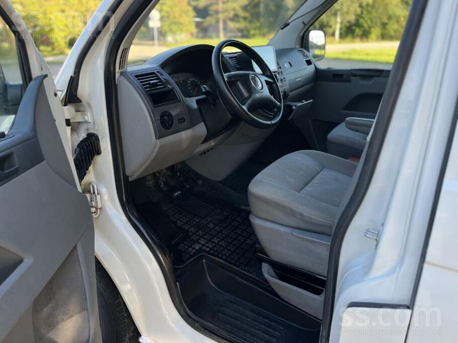 White Volkswagen Transporter 2006 in Cesis, with an engine capacity of 2.50 L and mileage of 361 thousand km for 3950 €, photo 14 on AUTOMOTO.COM.LV