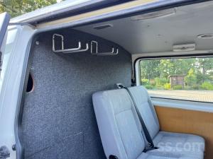 White Volkswagen Transporter 2006 in Cesis, with an engine capacity of 2.50 L and mileage of 361 thousand km for 3950 €, photo 20 on AUTOMOTO.COM.LV