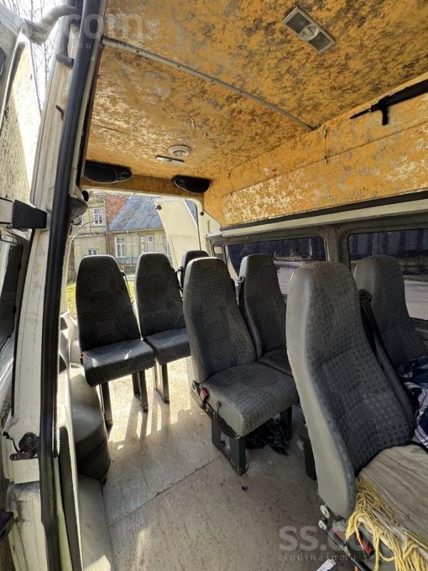Balts Volkswagen Transporter 2008 Rīga, ar dzinēja tilpumu 2.50 L un nobraukumu 479 tūkst. km par 3750 €, foto 5 vietnē AUTOMOTO.COM.LV