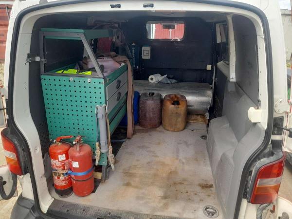 Balts Volkswagen Transporter 2008 Viļņa, ar dzinēja tilpumu 2.50 L un nobraukumu 253 tūkst. km par 4000 €, foto 8 vietnē AUTOMOTO.COM.LV
