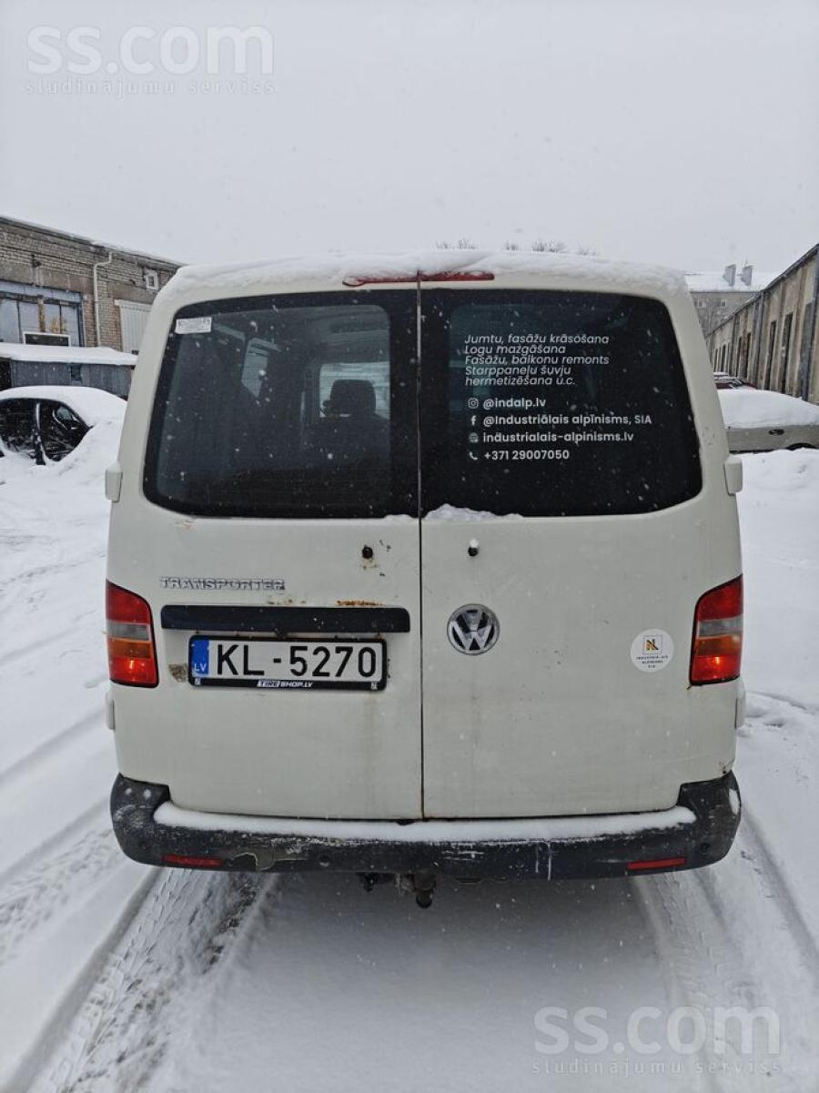 White Volkswagen Transporter 2009 in Riga, with an engine capacity of 2.50 L and mileage of 404 thousand km for 3388 €, photo 3 on AUTOMOTO.COM.LV