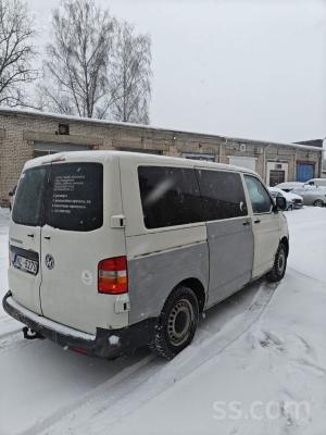 White Volkswagen Transporter 2009 in Riga, with an engine capacity of 2.50 L and mileage of 404 thousand km for 3388 €, photo 4 on AUTOMOTO.COM.LV