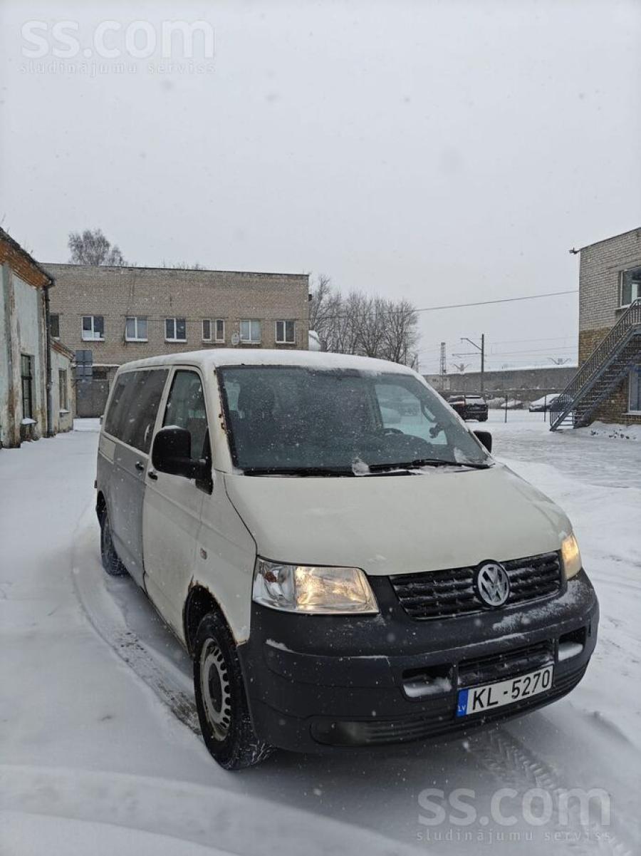 White Volkswagen Transporter 2009 in Riga, with an engine capacity of 2.50 L and mileage of 404 thousand km for 3388 €, photo 5 on AUTOMOTO.COM.LV