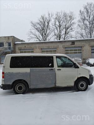 White Volkswagen Transporter 2009 in Riga, with an engine capacity of 2.50 L and mileage of 404 thousand km for 3388 €, photo 8 on AUTOMOTO.COM.LV