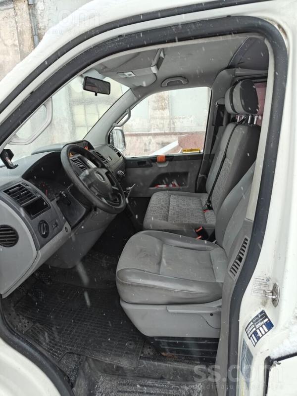 White Volkswagen Transporter 2009 in Riga, with an engine capacity of 2.50 L and mileage of 404 thousand km for 3388 €, photo 9 on AUTOMOTO.COM.LV