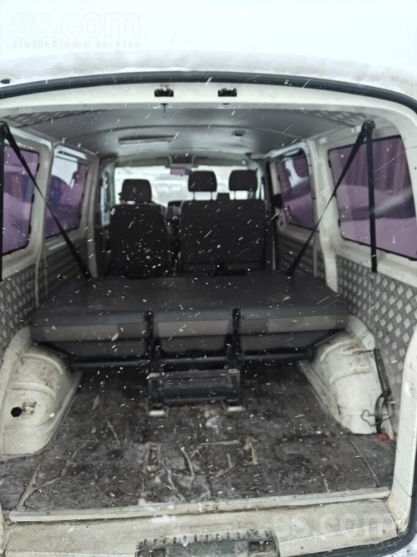 White Volkswagen Transporter 2009 in Riga, with an engine capacity of 2.50 L and mileage of 404 thousand km for 3388 €, photo 10 on AUTOMOTO.COM.LV