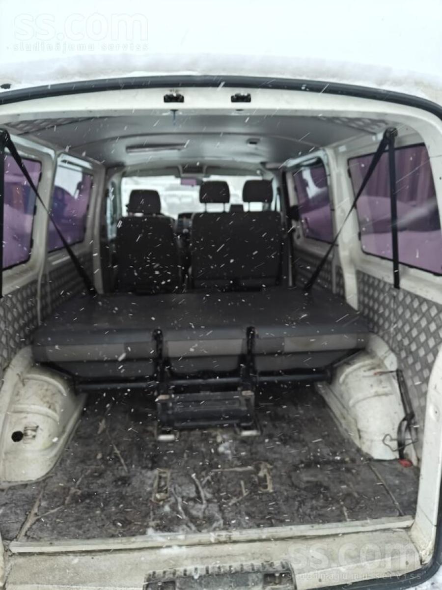White Volkswagen Transporter 2009 in Riga, with an engine capacity of 2.50 L and mileage of 404 thousand km for 3388 €, photo 11 on AUTOMOTO.COM.LV