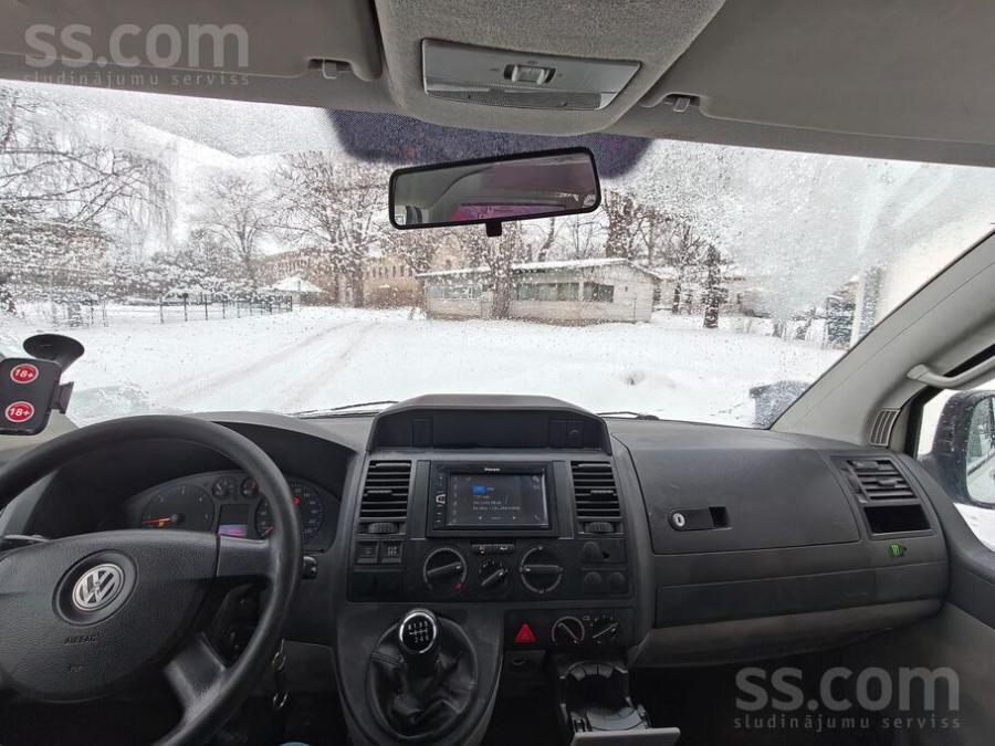 White Volkswagen Transporter 2009 in Riga, with an engine capacity of 2.50 L and mileage of 404 thousand km for 3388 €, photo 12 on AUTOMOTO.COM.LV