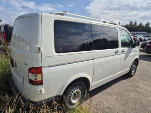 White Volkswagen Transporter 2009 in Utena, with an engine capacity of 2.50 L and mileage of 386 thousand km for 2200 €, photo 4 on AUTOMOTO.COM.LV
