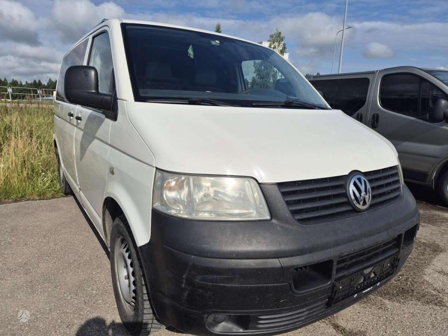 White Volkswagen Transporter 2009 in Utena, with an engine capacity of 2.50 L and mileage of 386 thousand km for 2200 €, photo 6 on AUTOMOTO.COM.LV