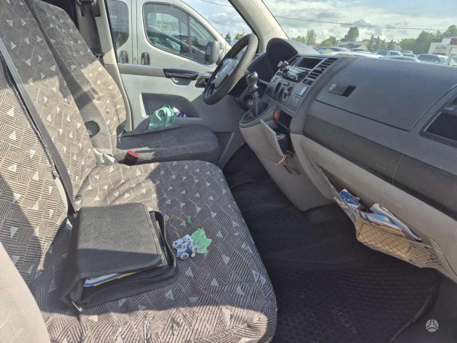 White Volkswagen Transporter 2009 in Utena, with an engine capacity of 2.50 L and mileage of 386 thousand km for 2200 €, photo 9 on AUTOMOTO.COM.LV